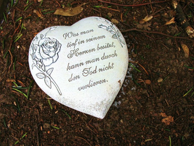 Trauerkarten gestalten - so werden sie dem Verstorbenen gerecht